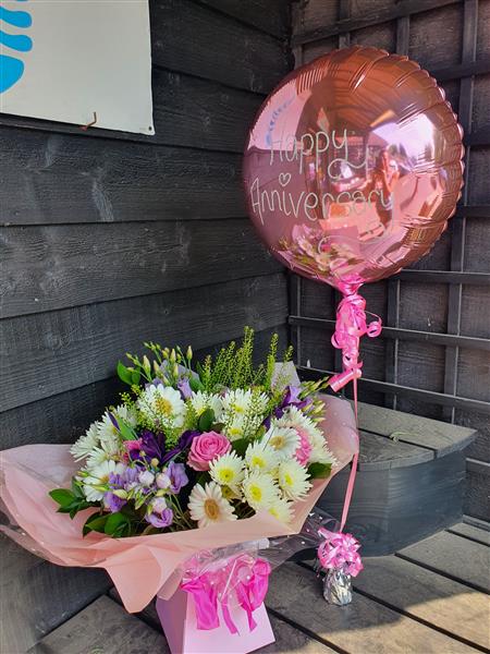 Flowers with personalised balloon